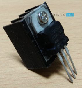 7805 Voltage Regulator IC Circuit Working and Applications